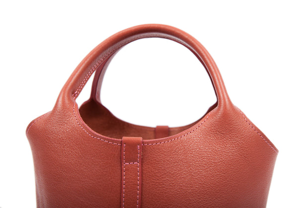 The One-Piece Bag: Women's Leather Handbag